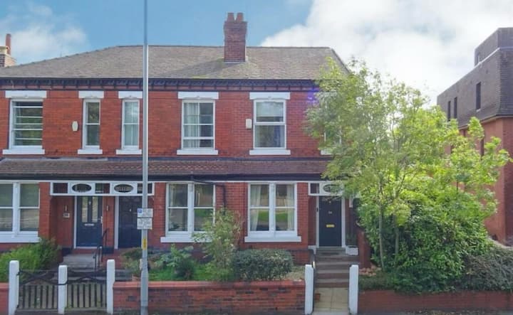 A Stunning 2‑bed Home On Village High Street - Stockport