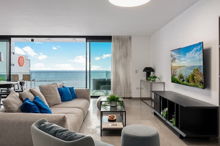 Olympus 110 4br With Sea Views + Balcony - Tel-Aviv