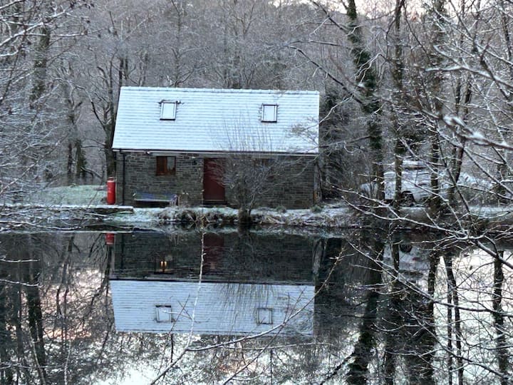 Lake Cottage At Trapp Fishery - Llandeilo
