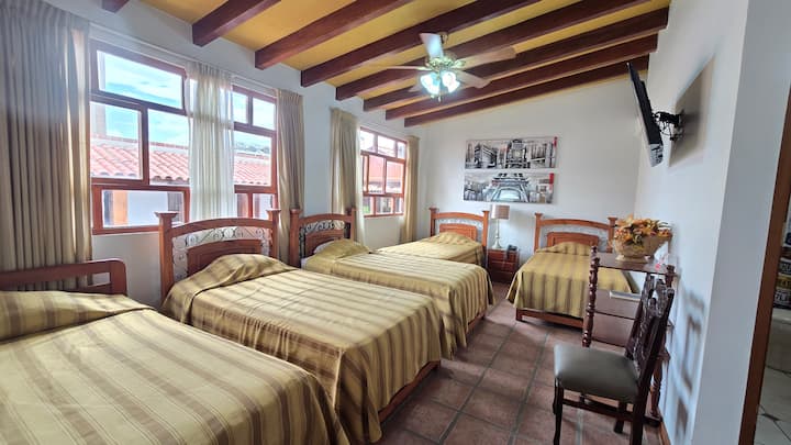 Quintuple, Piscina, Cochera, Desayuno Incluido - Nazca