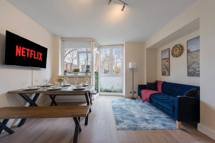 Family Friendly | Private Balcony | Keyless Entry - London, UK