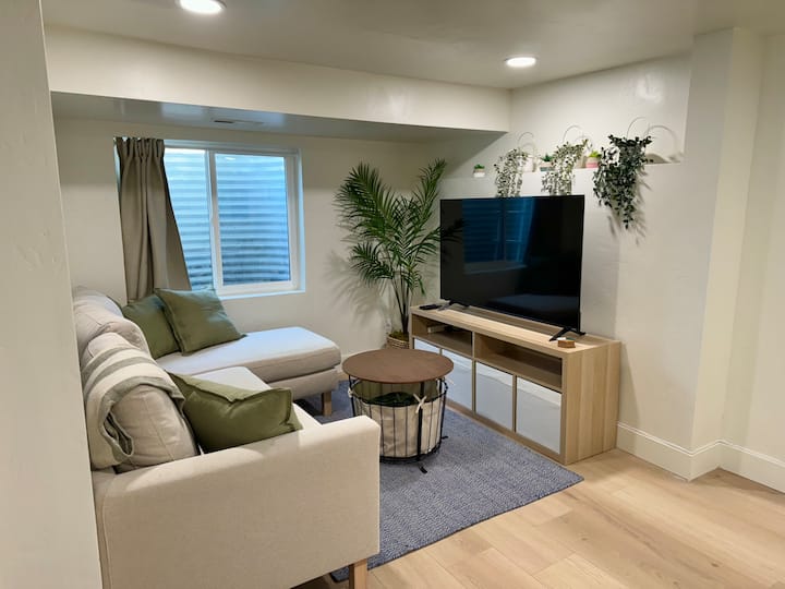 Fairpark *Private Apartment -2bd, 1ba, W/d* - Salt Lake City Airport (SLC)