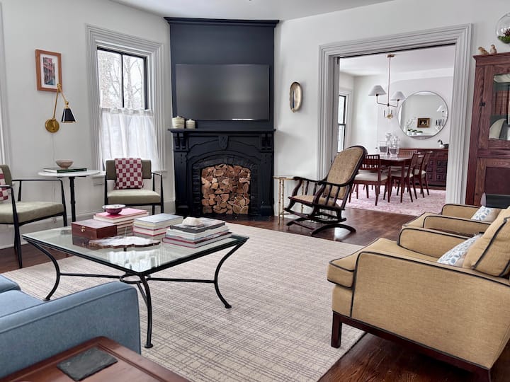 Luxury 3-bedroom Retreat Steps From Downtown Lenox - Lenox, MA