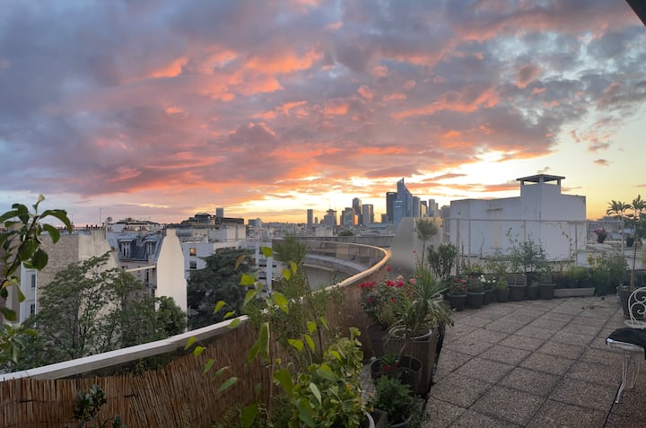 Face Mairie 
Duplex 90 M2 
Terrasse De 40 M 2 - Neuilly-sur-Seine