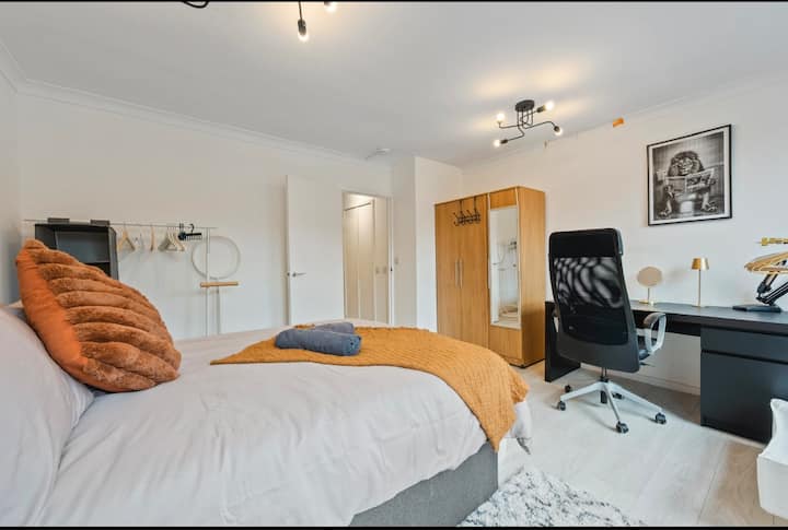 4br Townhouse | Parking | Garden | - Fulham