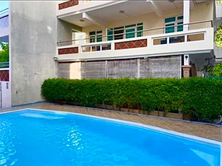 2br Apt With Pool & A Lively Scenic Deerland View - Maurice