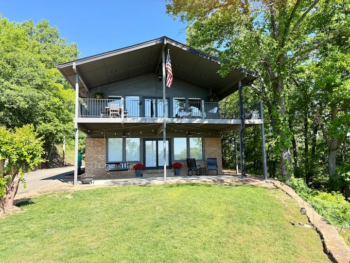Tulsa Time
Just Remodeled With Stellar Lake Views - Greenleaf Lake, OK