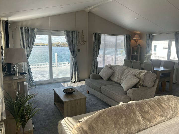 Luxury Lakeside Lodge Chichester Lakeside Holiday - Chichester