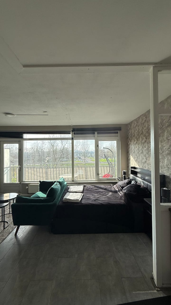 Stylish Led Studio •Balcony Swing• Parking By Door - Rotterdam