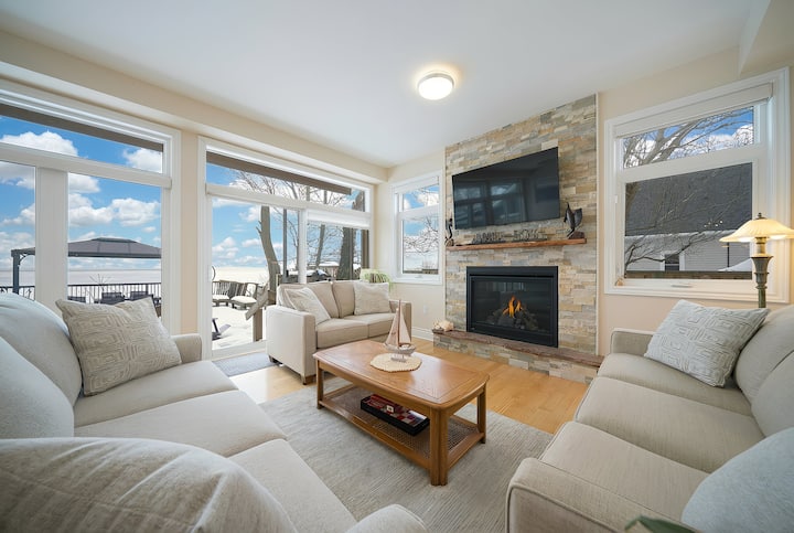 Lakefront 3br W/ Hot Tub, Fire Table & Fireplace - Ontario