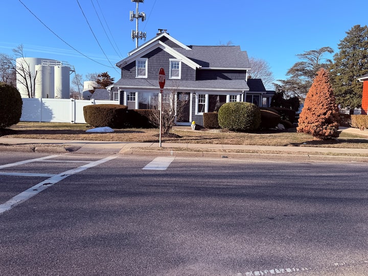 Stylish Entire Home W/ Pool & Relaxing Patio - Bellport, NY