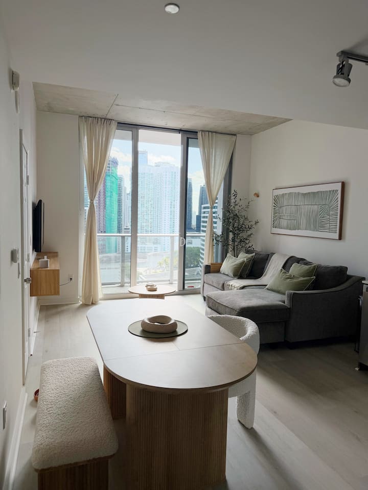 Downtown Miami Oasis - Miami, FL