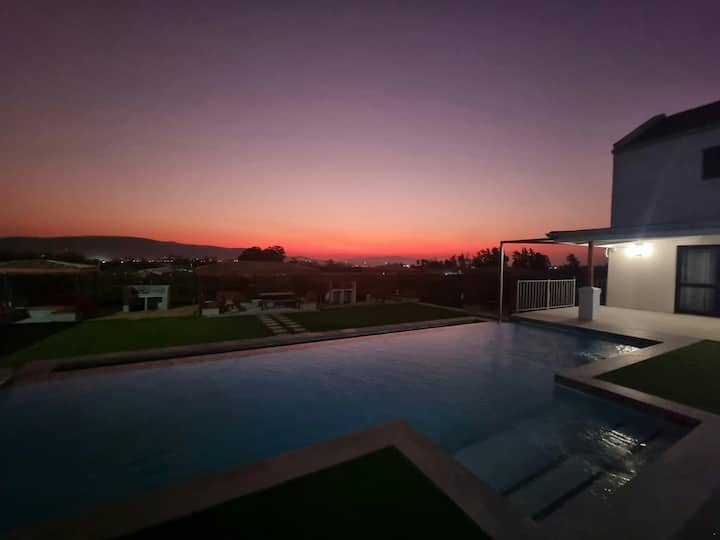 Peace, Tranquility Meet On The Urban Edge Of Paarl - Paarl