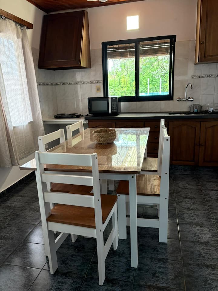 Casa De 4 A 6 Huespedes, Wifi, Garage - Colón