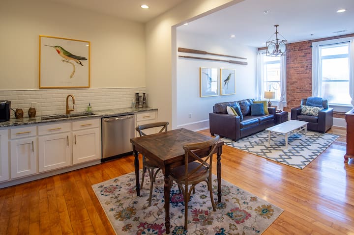 The Nest Above - Finch Suite - Seneca, SC