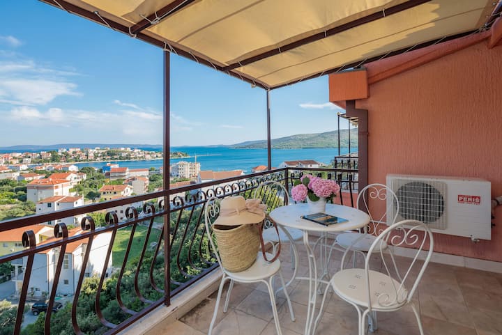 Peaceful Coastal Getaway – 250m Walk To Beach - Seget Vranjica
