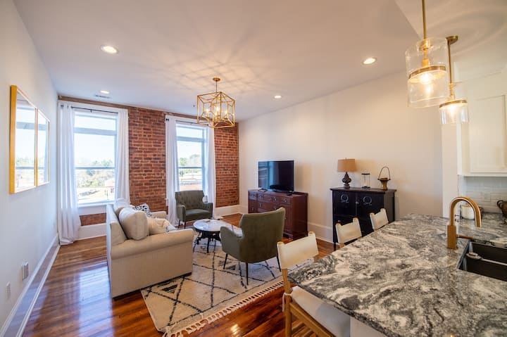 The Nest Above - Sparrow Suite - Seneca, SC