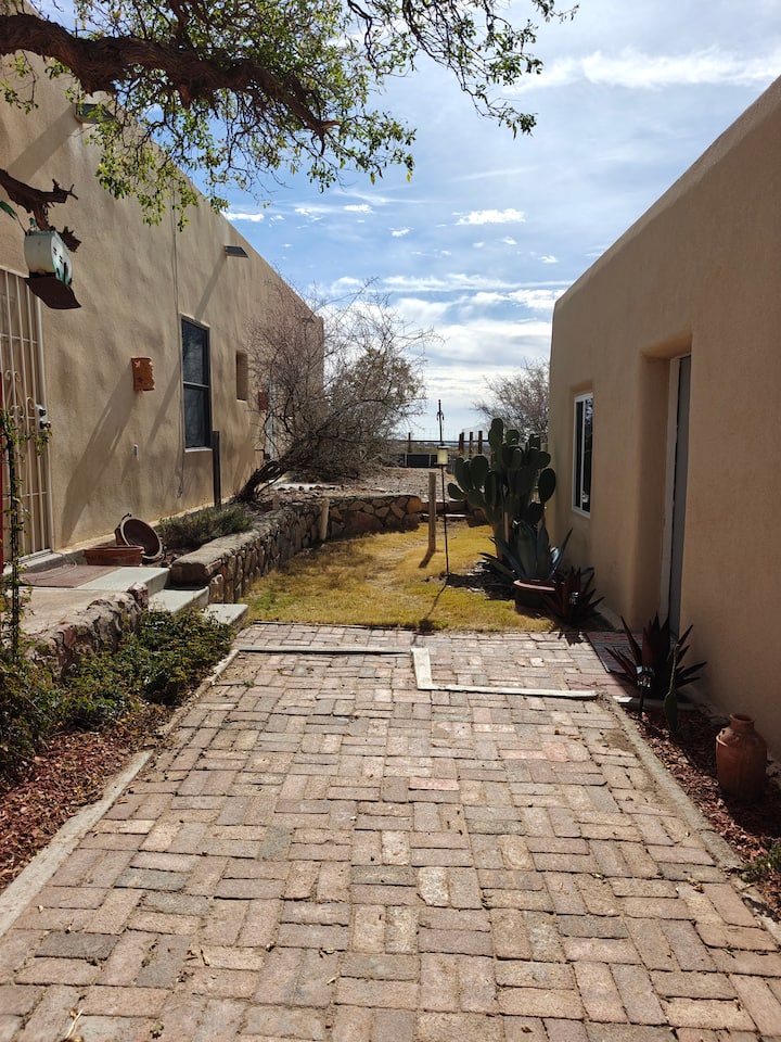 Cute And Cozy Southwest Casita - White Sands, NM