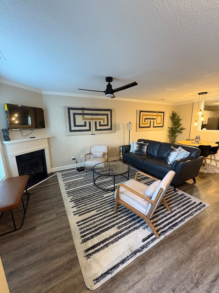 Newly Renovated Townhome- Perfect, Quiet Location! - Greenville, NC