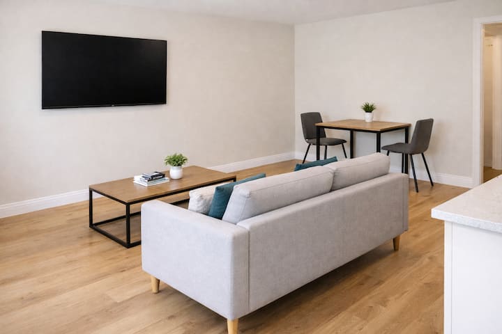 Stylish City Retreat With Private Deck - Halifax