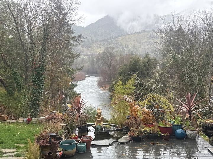 Private River Front Cabin In The Woods - Rogue River, OR