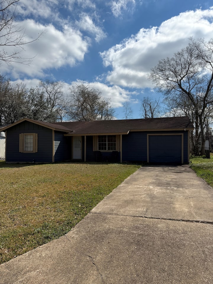 Terrific 2-bedroom House Located In Beaumont - Beaumont, TX