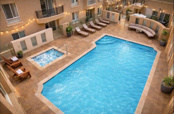 All Hollywood Attractions Pool Gym Jacuzzi Parking - Hollywood, CA
