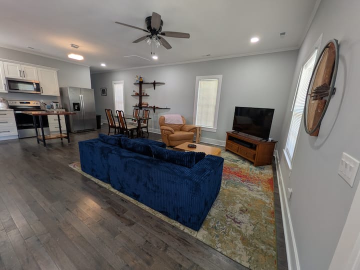 The Dutchman, A Renovated 1920 Downtown Bungalow! - Washington, NC