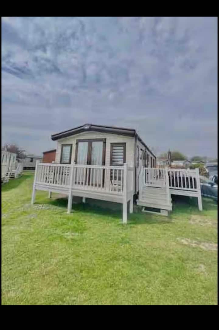 Caravan Staycation On Cherry Tree Holiday Park - Great Yarmouth
