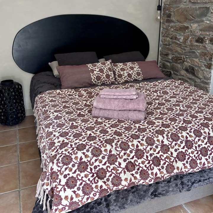 Studio Indépendant : Design & Pierre Authentique - Missillac