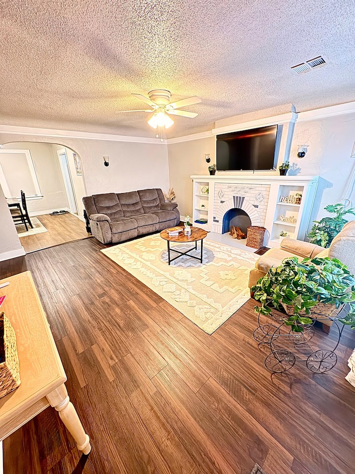 Quiet 2br • Ideal For Professionals & Contractors. - Oklahoma City, OK