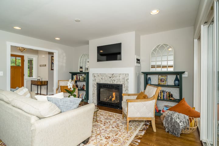 Mountain-view Retreat W/ Hot Tub | Front Royal - Front Royal, VA