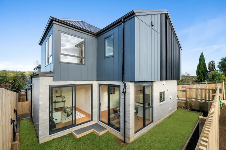 Bright Family Home With Comfort & Space - Auckland