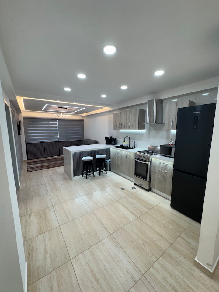 Cómodo Y Totalmente Remodelado Apto En Chacao - Caracas