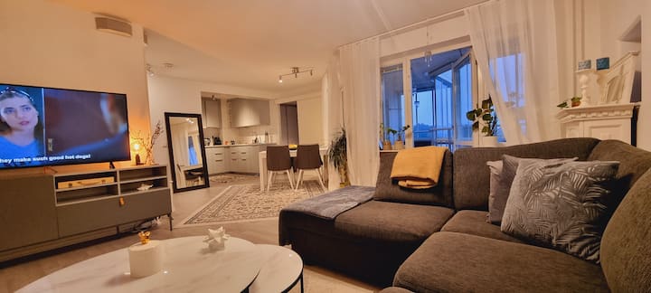 Cozy Central Apartment | 20 Min To Stockholm - Upplands Väsby