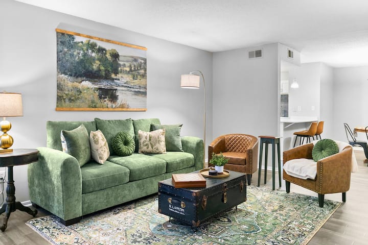 Stylish Homewood Retreat Near Uab | King Bed - Hoover, AL