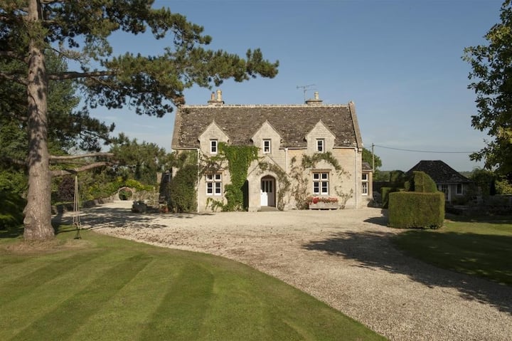 Luxe Country Home; Pool, Sauna, Tennis, Sleeps 16! - South Cerney