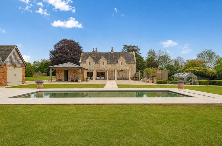 Luxe Country Home; Pool, Sauna, Tennis, Sleeps 16! - Bibury