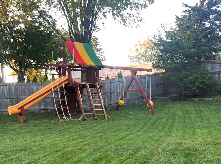Family-friendly 3br Overland Park House W/playset - Overland Park, KS