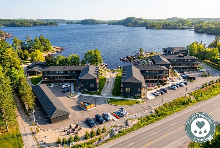 3-bed Muskoka Condo| Lake Views| Large Balcony - Huntsville