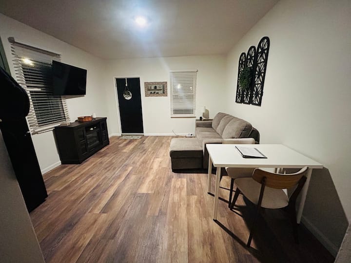 Belleville Studio Near Downtown - Belleville, IL