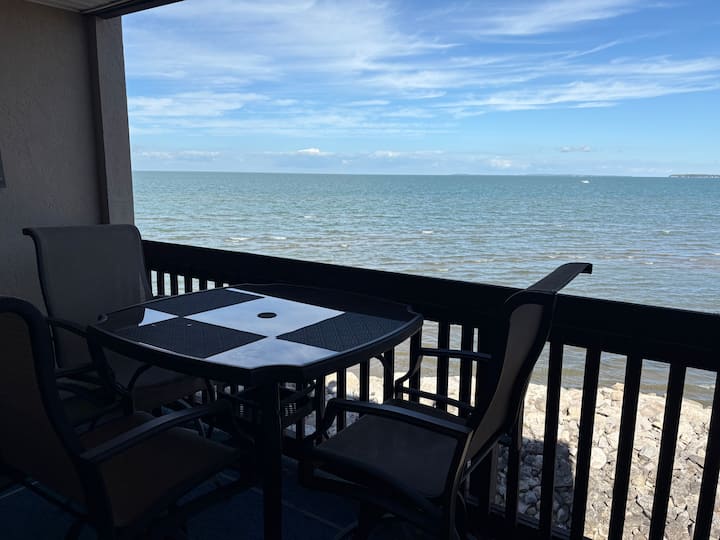 Charming 1 Bedroom Condo On The Lake - Port Clinton, OH