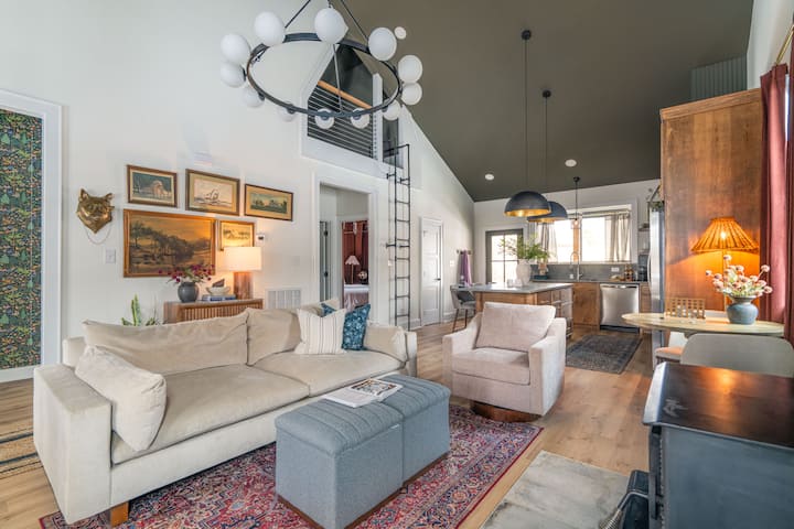 Brand New Luxury Chalet W/ Hottub + Firepit + Loft - High Rock Lake, NC