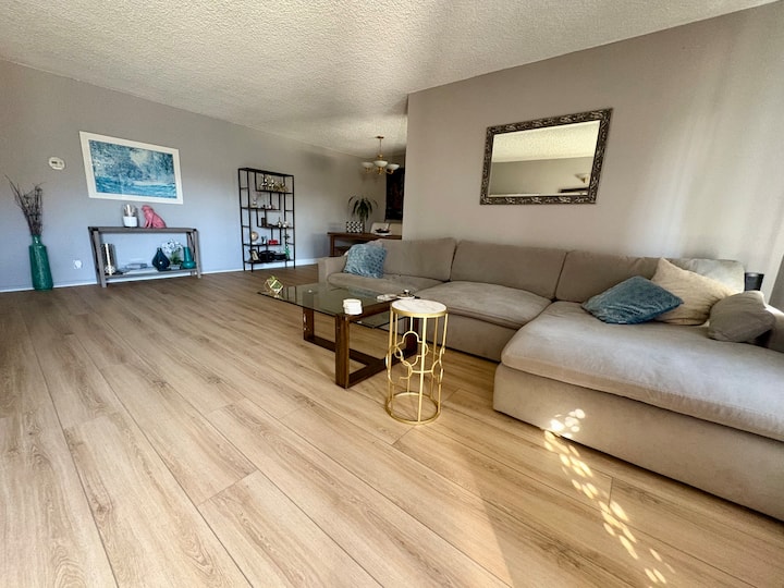 Spacious Apartment In Beverly Hills City Center - Beverly Hills, CA