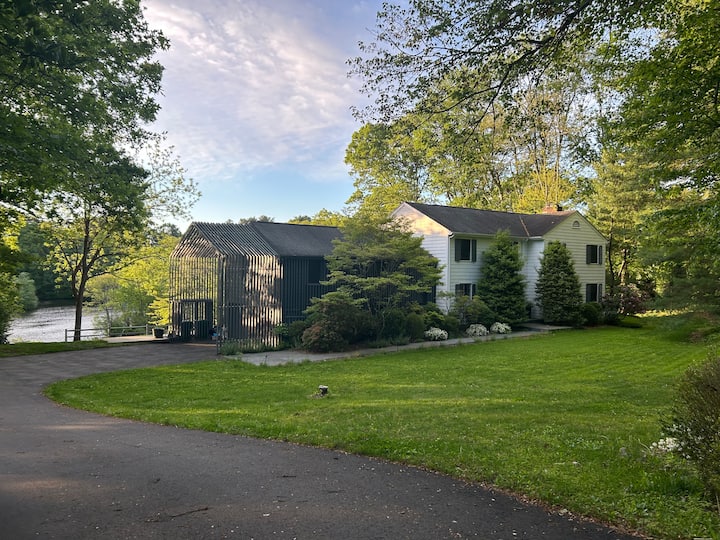 Lakefront Mansion In Greenwich (6br/4.5ba) - Greenwich, CT
