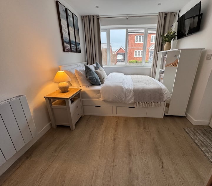 Private Guest Suite | Parking | Self Check-in - Shrewsbury