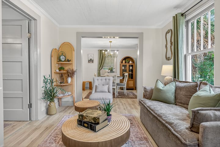 Birchwood Hollow. Elevated Cottage Near Downtown - Pensacola, FL