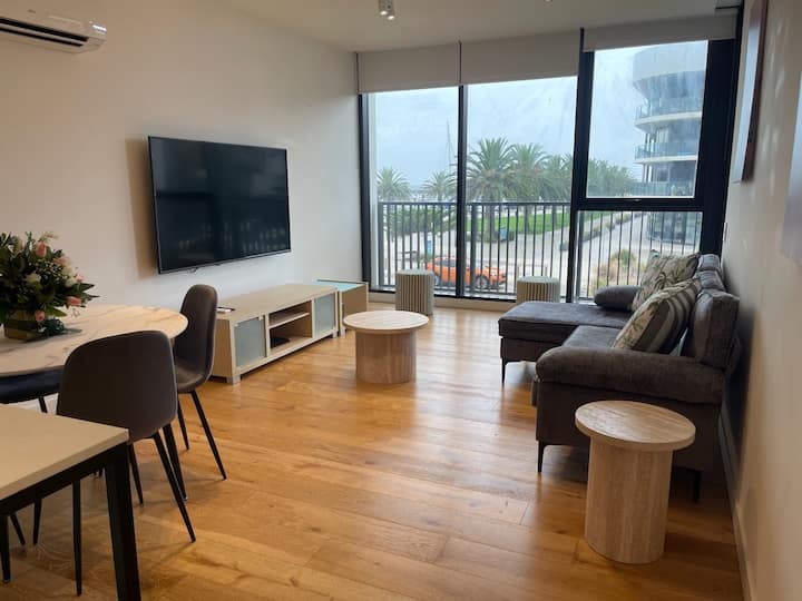 Waterfront 2br | Marina Views | Free Parking - Werribee