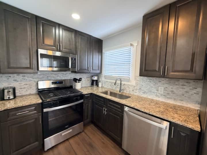 Chicago Suburb Home Near Bp Refinery And Hospitals - Hammond, IN