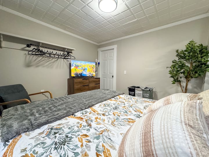 Studio-queen Bed-1st Floor-laundry-fast Wi-fi - Concord, NH